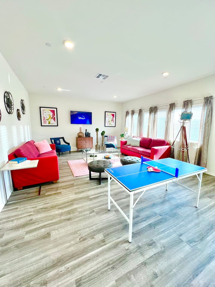 Big Beautiful Home For 11, Near Shops & Dining - Victorville, CA