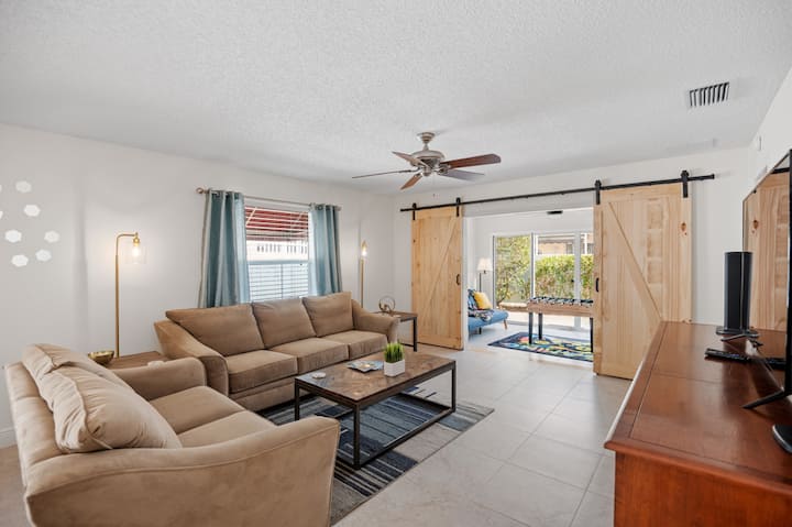 Pet Friendly Calumet Grove Cottage: 2br/2ba Haven - The Villages, FL