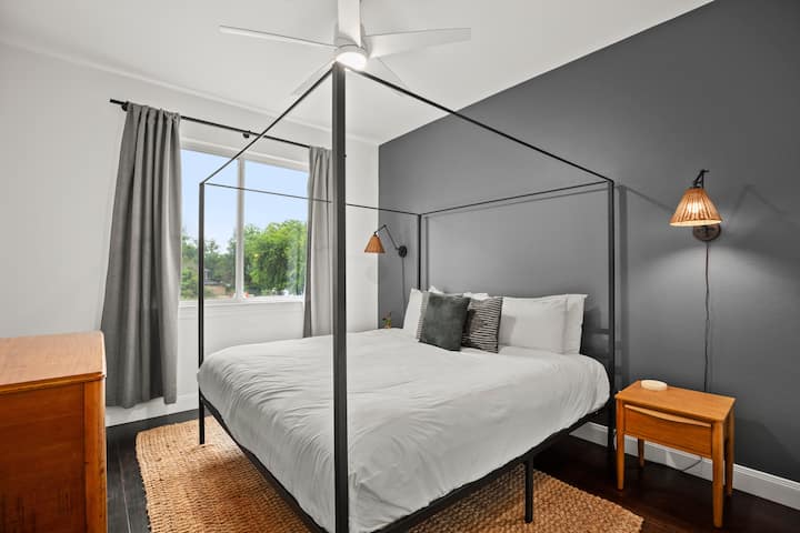 East Austin | King Beds | Walk To Best Food & Bars - Austin, TX