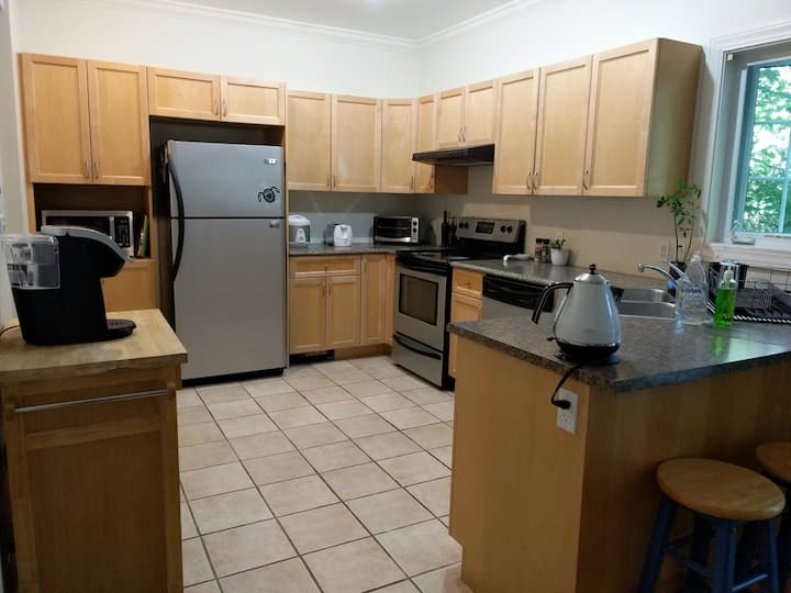 Spacious Room Near Hadley Point Beach - Maine