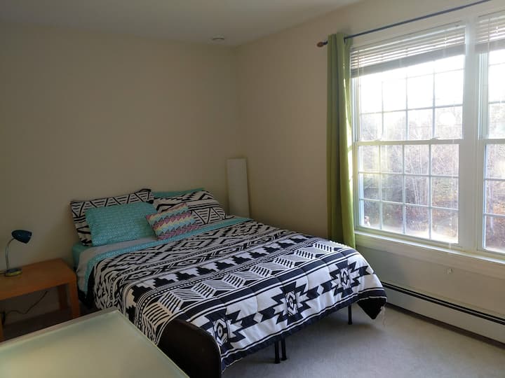 Acadian Townhouse Sunny Room - Bar Harbor, ME