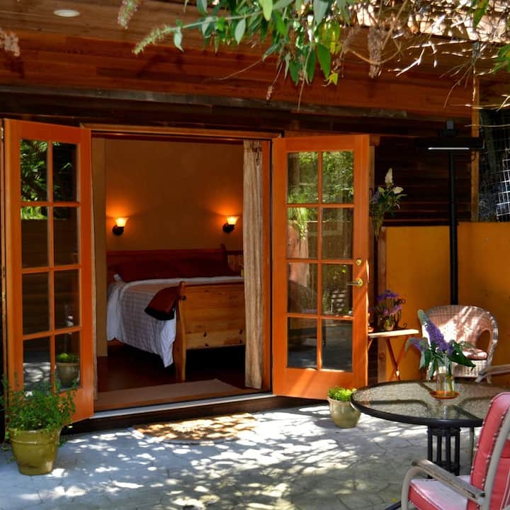 Alderwood Farm - Courtyard Suite - Bowen Island