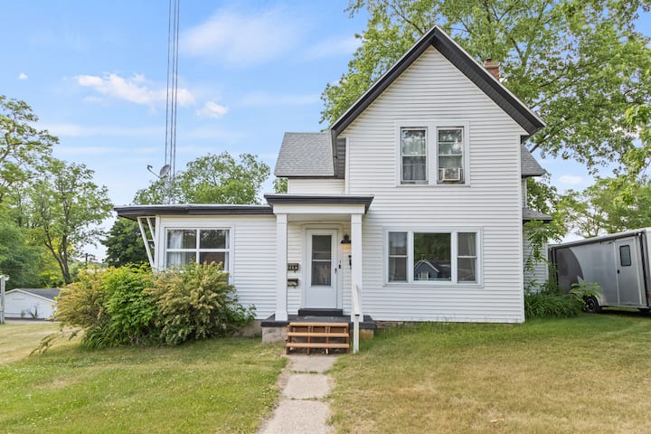 Giant Dells Vacation House - Sleeps 20 - ~4k Sqft - Wisconsin Dells, WI