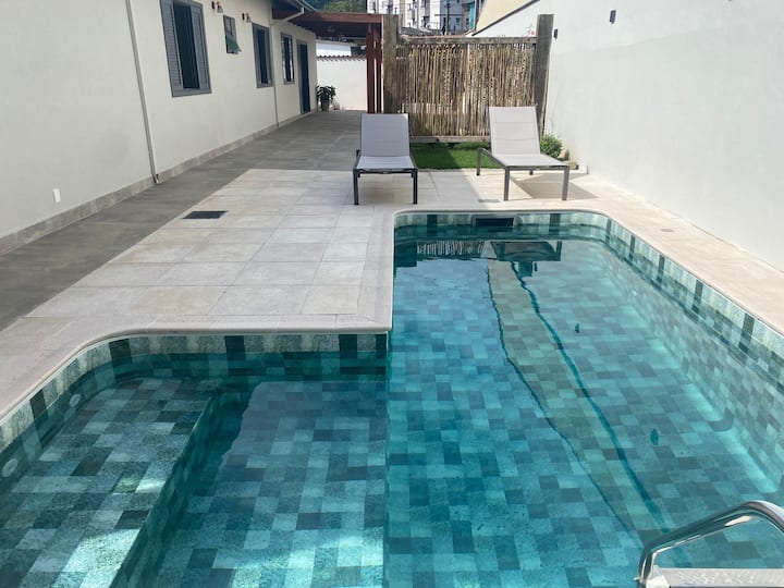 Casa Com Piscina No Centro De Ubatuba - Ubatuba
