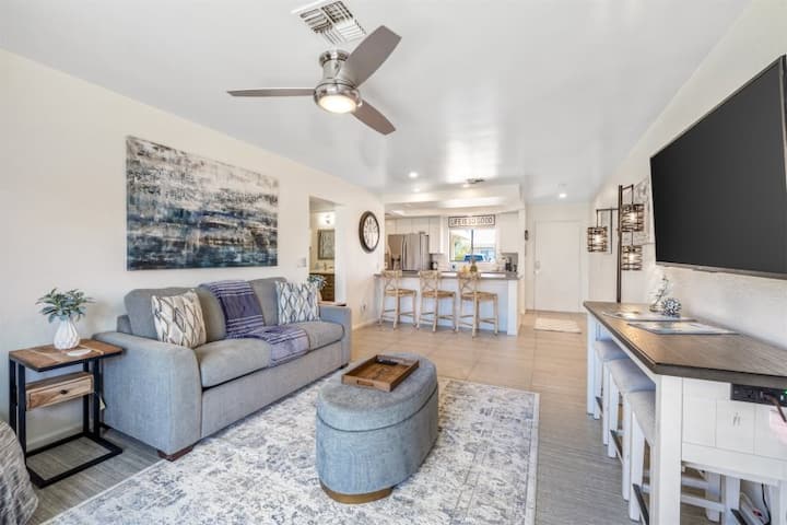 *New Chic Chalet” Cute 1 Bedroom 1 Bath - Sleeps 2 - Palm Desert, CA