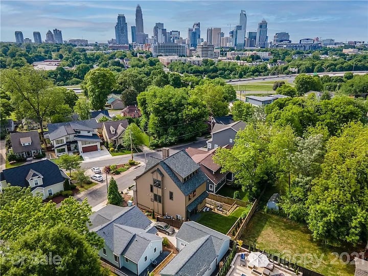 Stunning Uptown Luxury Apartment - Charlotte Douglas Airport (CLT)