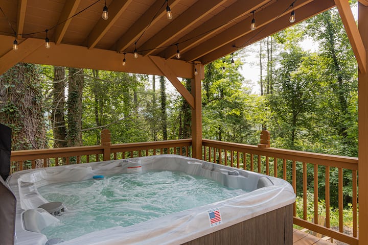 Peaceful Side Retreat W/ Hot Tub - Townsend, TN