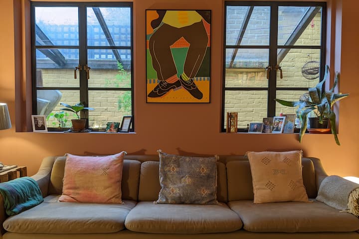 Stylish 1 Bed With Large Plant Filled Garden - Londres