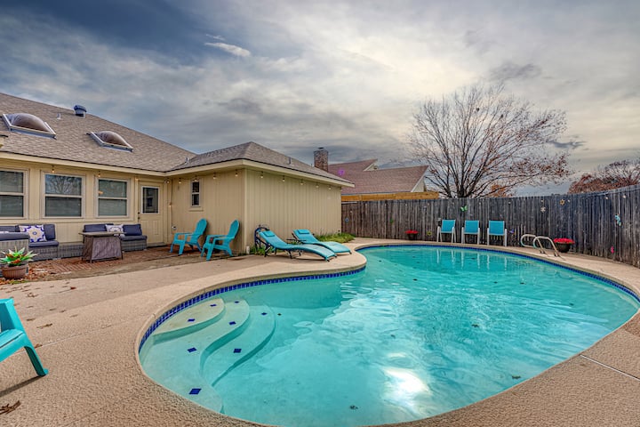 Luxury 4br Fun Getaway | Pool • Games • Park Close - Garland, TX
