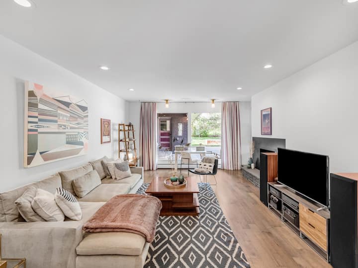 Elegant Mid Century Modern Ranch - 볼더