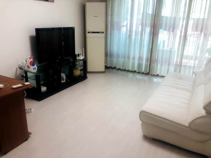-Near Namgu City Hall -Battery Charging In Bedroom - Gwangju