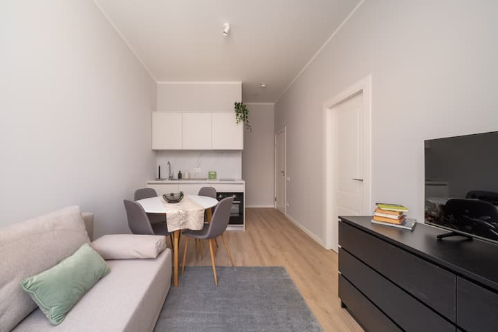 300 Mbps Wi-fi & Cable | Super Central Location - Lettland