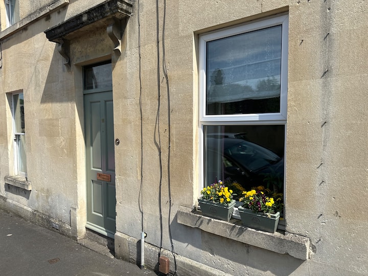 Cosy 19th Century Town House With Continental B/f - 巴斯