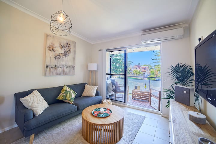 Treetop Balcony Close To Beach - Claremont