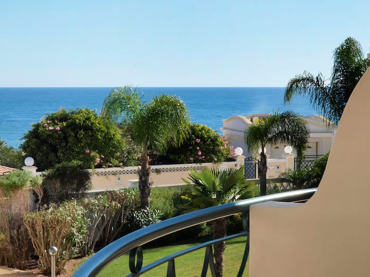 2 Bed 2 Bath Beach Apartment Ocean View & Pool - Lagos