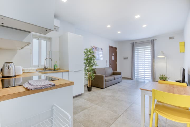 Nicely Furnished 1 Bedroom Apartment In Gzira - Valletta
