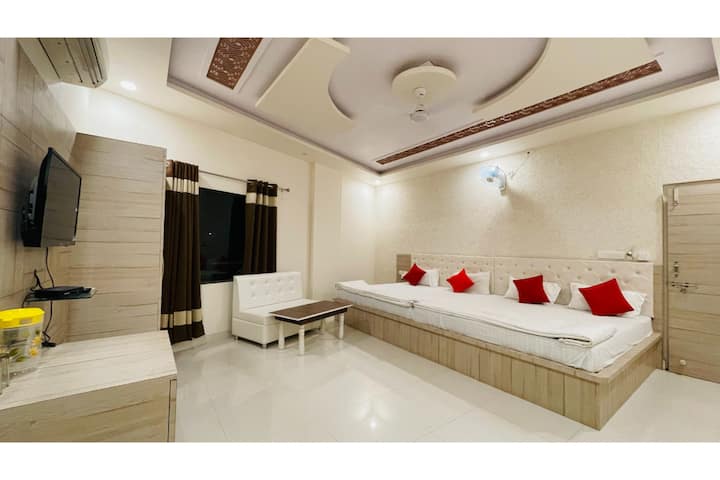 Quadruple Luxury Suite - Kota
