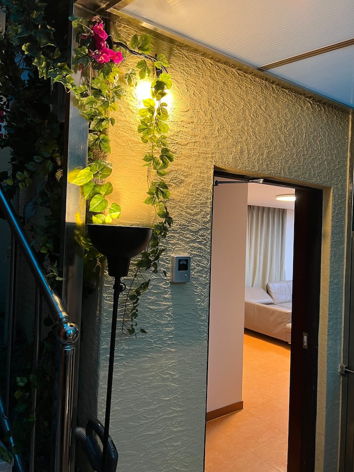 Myeong-dong/2 Bath/5 Bed/two Story House - Seúl