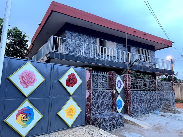 Les 6 Roses Etage Entier, Très Grands Lits, Wi-fi - Benin