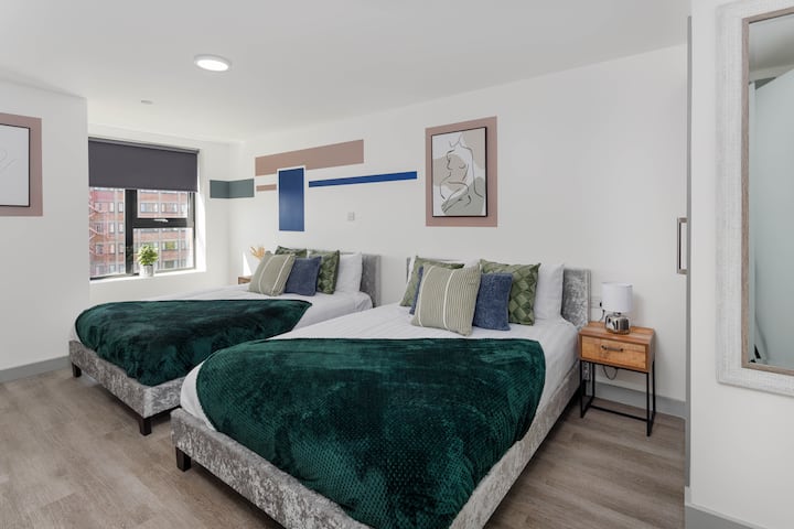 Group Stay Townhouse Close To City Centre - Liverpool