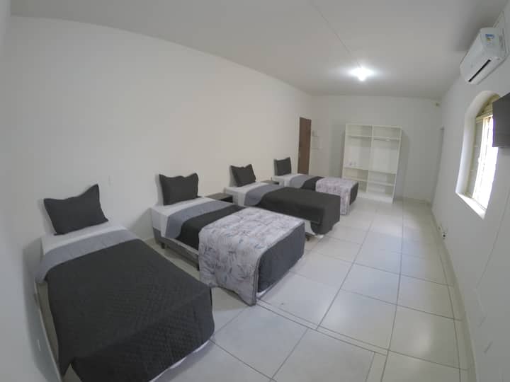 Pousada Do Comércio- Quarto Quadruplo Solteiro A/c - Varginha