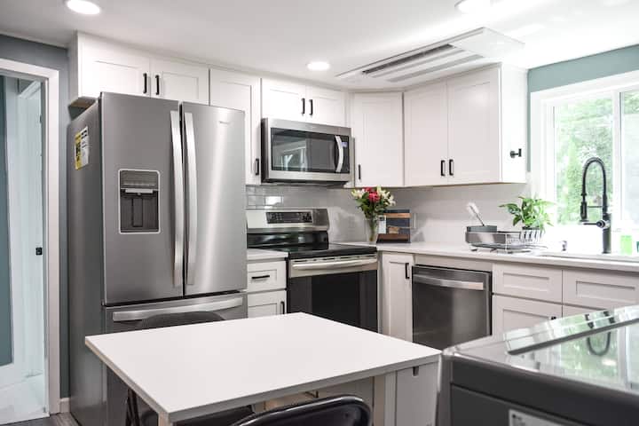 Spacious Room In Business Distric Of Occoquan - Woodbridge, VA