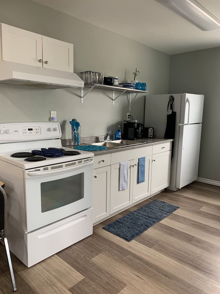 Clean And Bright 2 Bedroom - Windsor