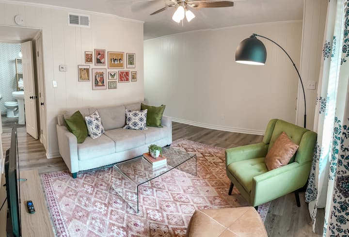 Artist's Bungalow - 1/2 Mi From Covington Square - Covington, GA
