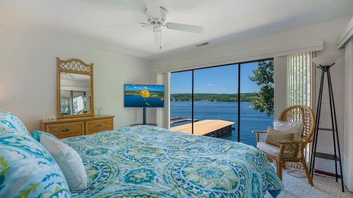 Lakefront 2-bedroom Condo With Breathtaking Views! - Sunrise Beach, MO