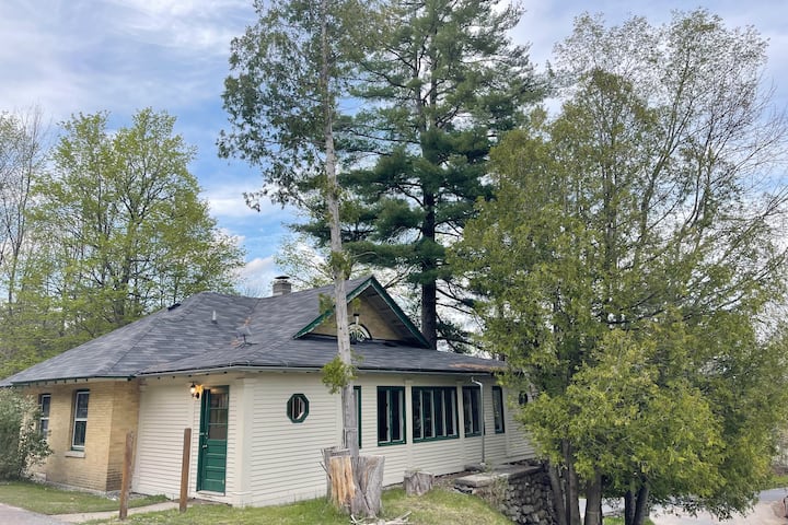 Phoenix Cottage - Saranac Lake, NY