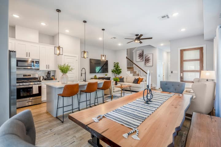 City Oasis | Hot Tub | Gameroom - Houston, TX