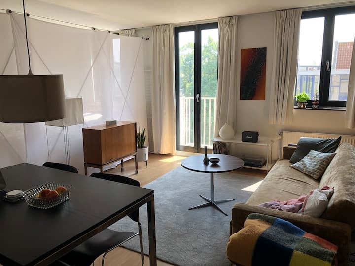 Cozy Studio Apartment Near City Center - 