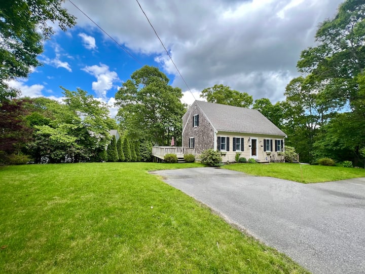 Charming Cape House - 鱈魚角