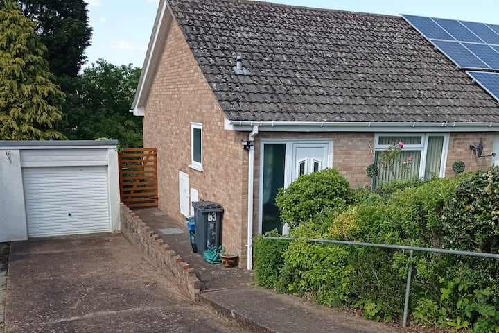 Classic One Bed Bungalow With Views Over The Town - Exmouth