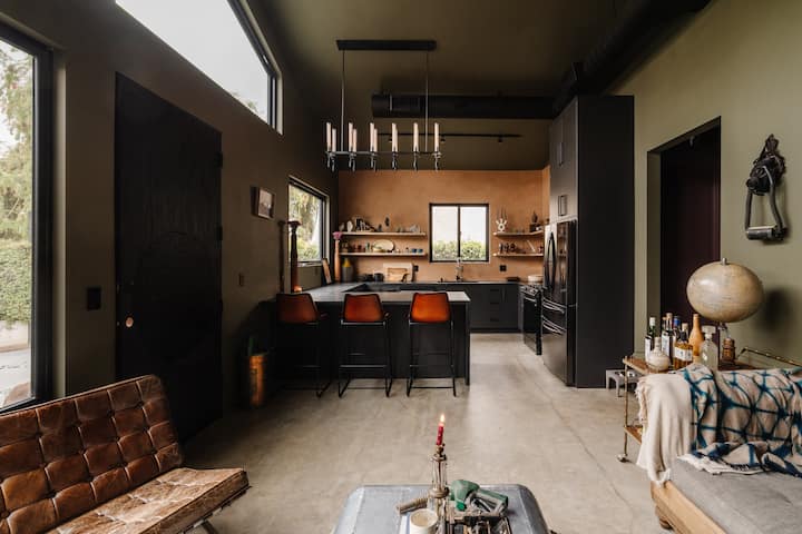 Serene Modern Escape! New, High-ceilings, Stylish. - Los Angeles, CA