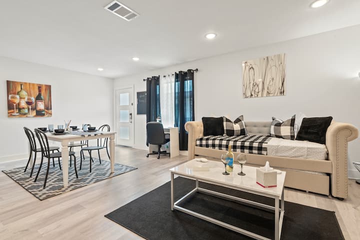 Pet & Family Friendly | Close To Major Attractions - Dallas, TX