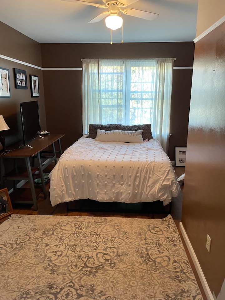 Comfy Room For Travel Nurses - Scranton, PA