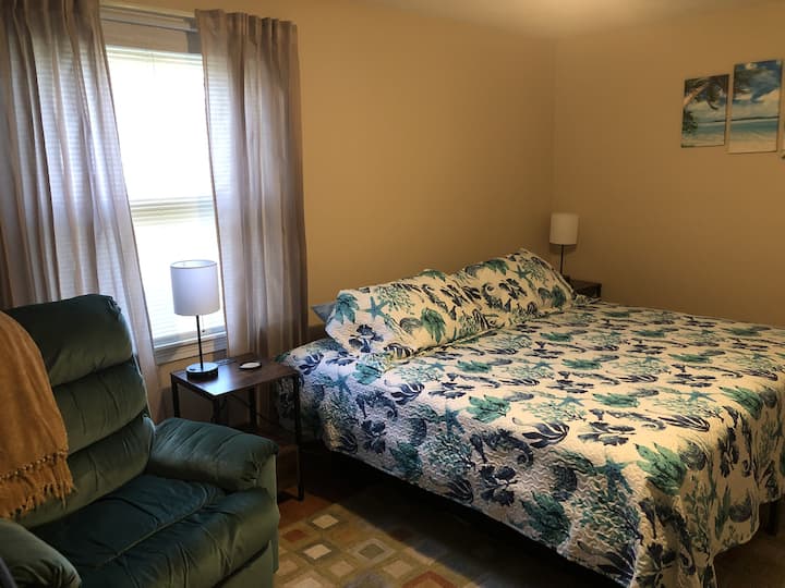 Casa Dewolf; Two Room & Private Bath Mini-suite - Kansas City, MO