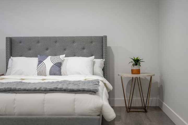 Luxurious & Spacious Suite/ King Bed/ Free Parking - 素裡