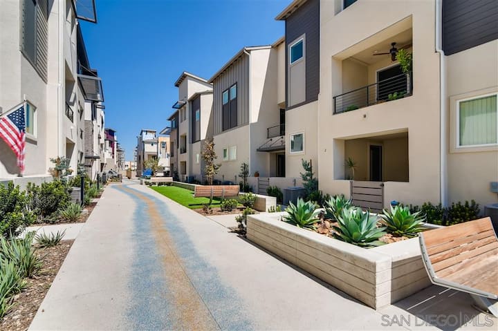 Beautiful Townhome In Otay Ranch - Chula Vista, CA