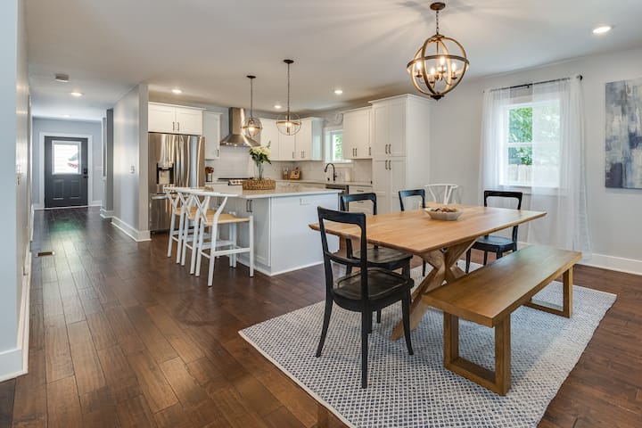 Private Home Rental-sleeps 12-cashville Charm - Nashville, TN