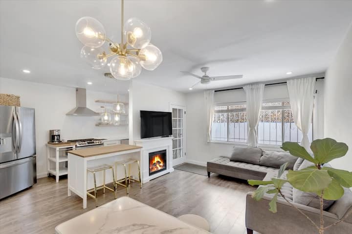 Modern Pet Friendly Stay/gated Parking+washerdryer - Los Angeles, CA