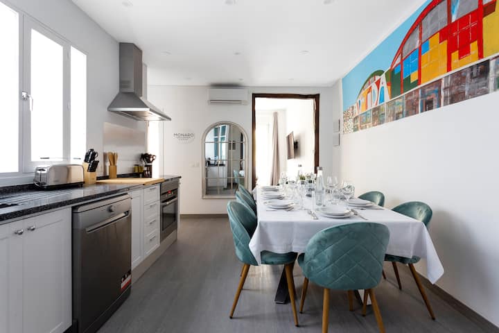 Downtown La Latina Grupos, By Monaro - Madrid