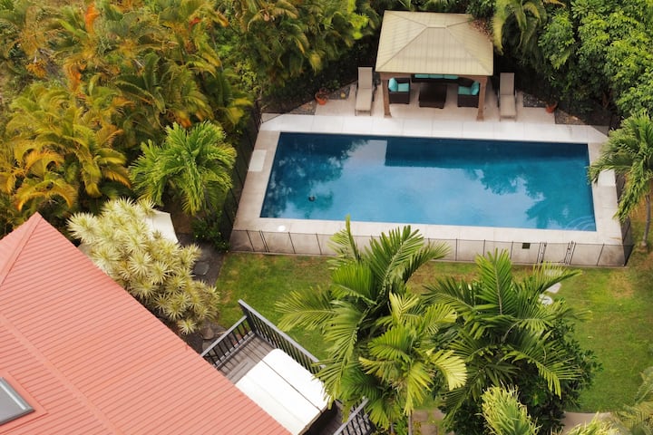 Tropical Oasis W/ Pool & Hot Tub - Walk To Beach - Hawaii