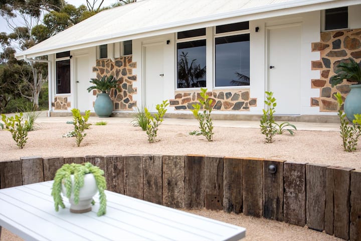 Cobble + Stone - Unit 3 - Port Lincoln