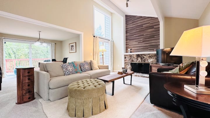 House/ Yard /Garage On Quiet Street - Bellevue, WA