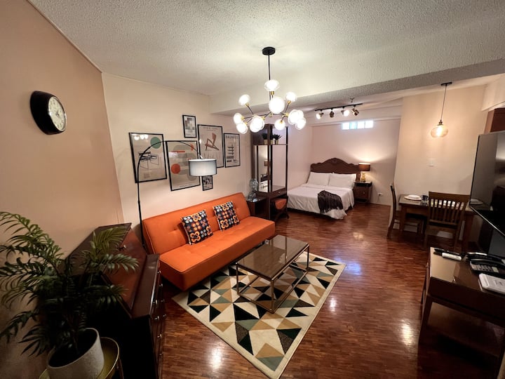 Retro Themed Central Apartment In Poblacion - Makati