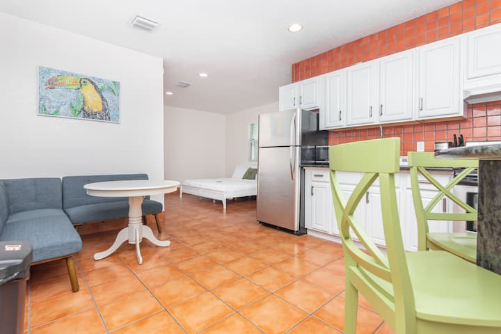 Large Seaside Studio Apartment Mins From Beaches - Boynton Beach, FL