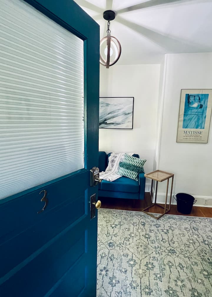 Newly Updated Downtown Apartment - 伊薩卡