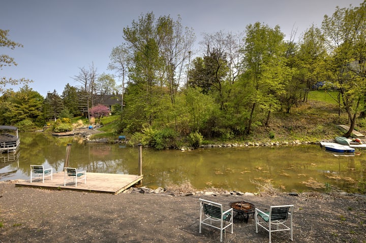 Cozy Athens Cabin On The Lake W/hot Tub & Backyard - Hudson, NY